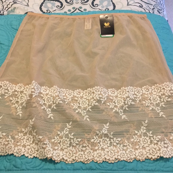 Wacoal | Intimates & Sleepwear | Nwt Wacoal Sheer Half Slip With Floral ...